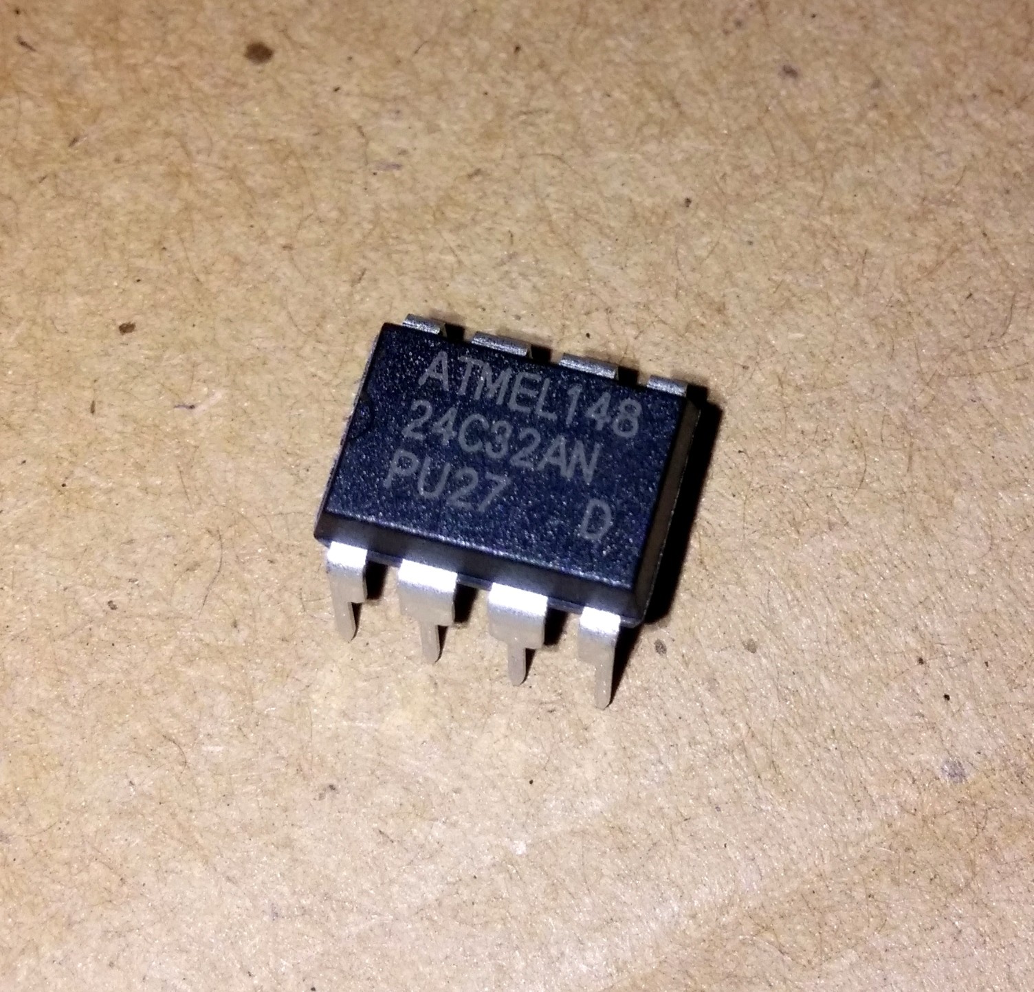 Jual AT24C32 2-Wire Serial EEPROM DIP